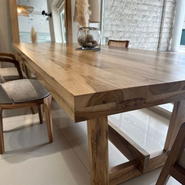 Mesa comedor madera Petiribí macizo Nápoles - SILVINA C.
